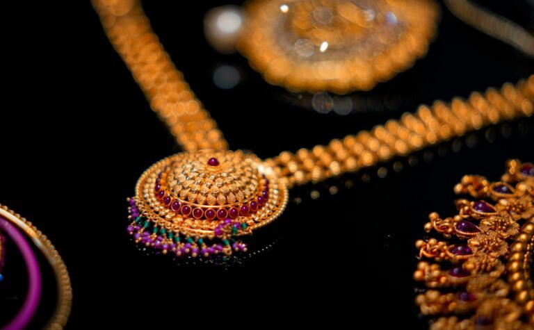8 Best Things To Buy In Bahrain In 2026: Souvenirs, Spices & Local ...