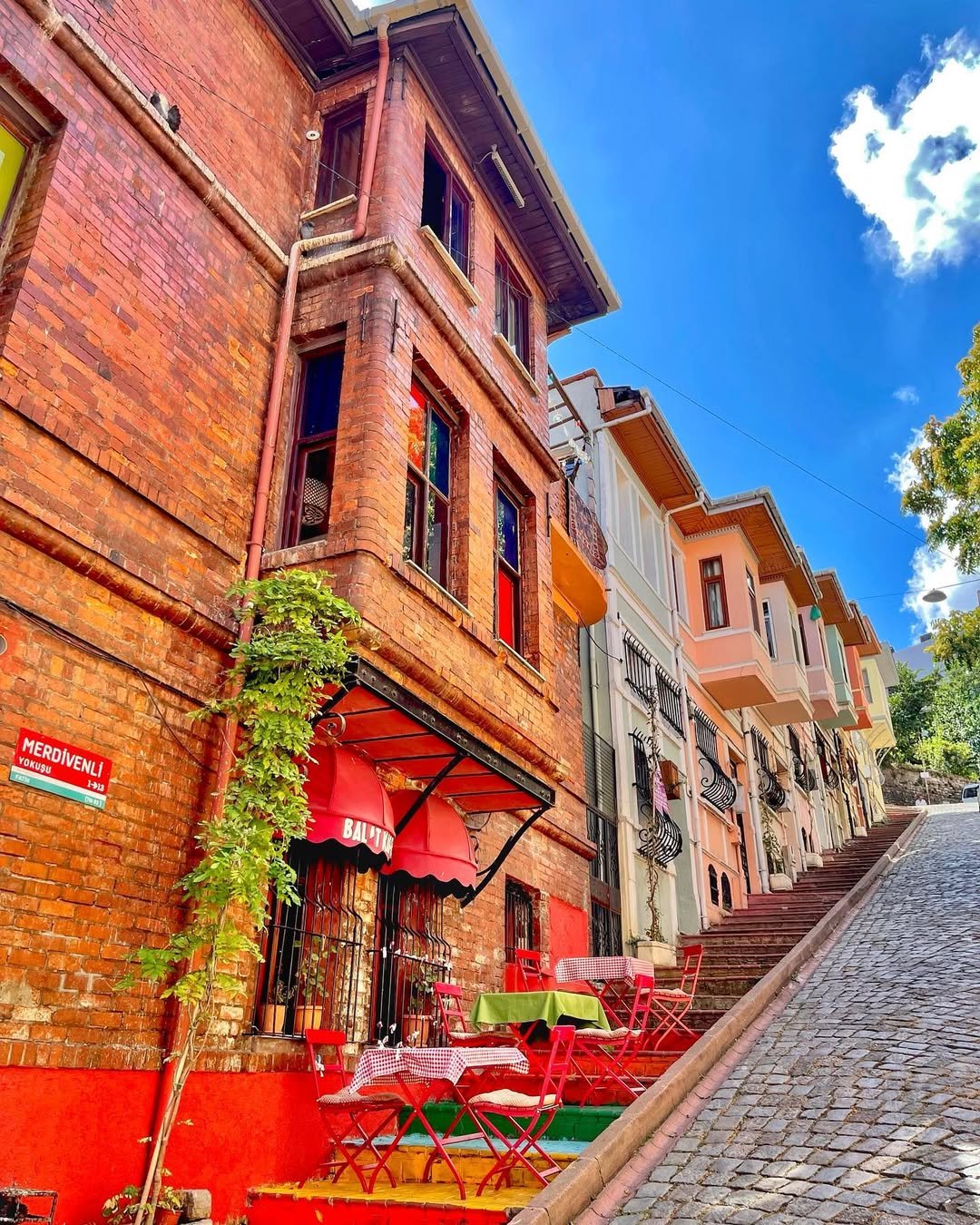 What To Do In Balat Istanbul (2026): Hidden Gems, Cafes & Colorful Streets